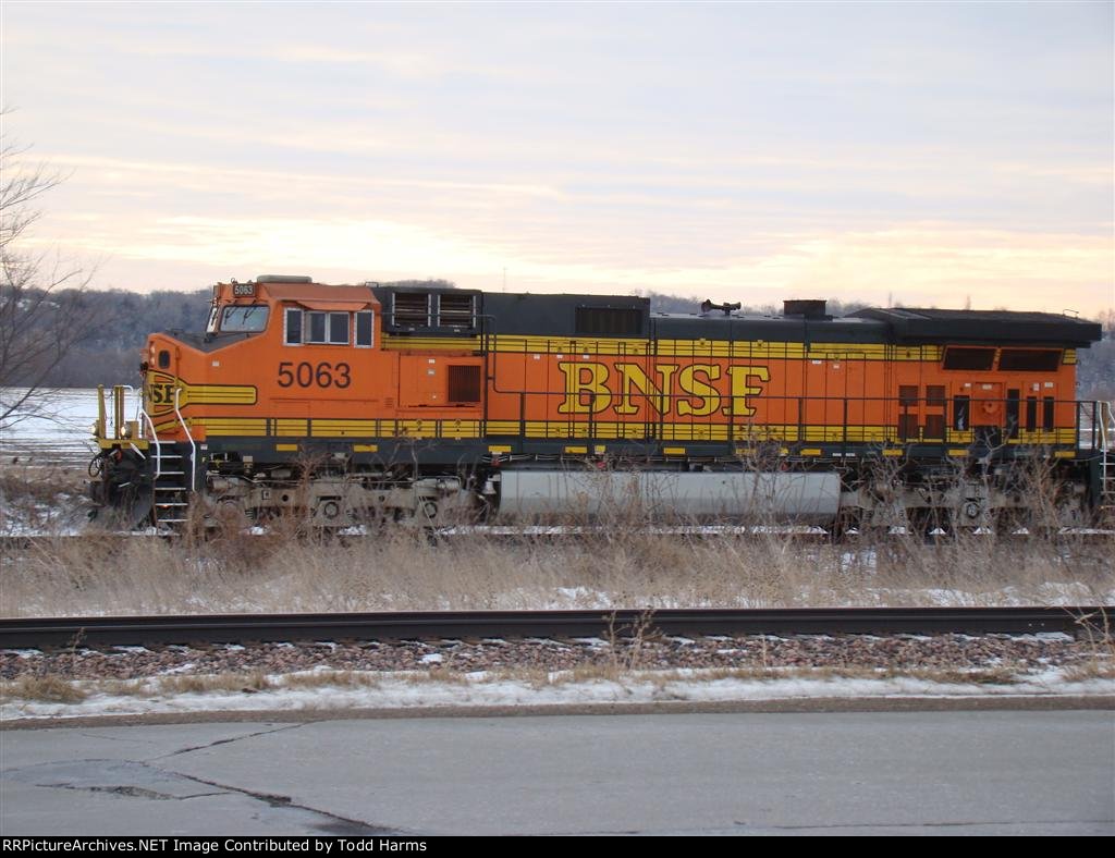 BNSF 5063